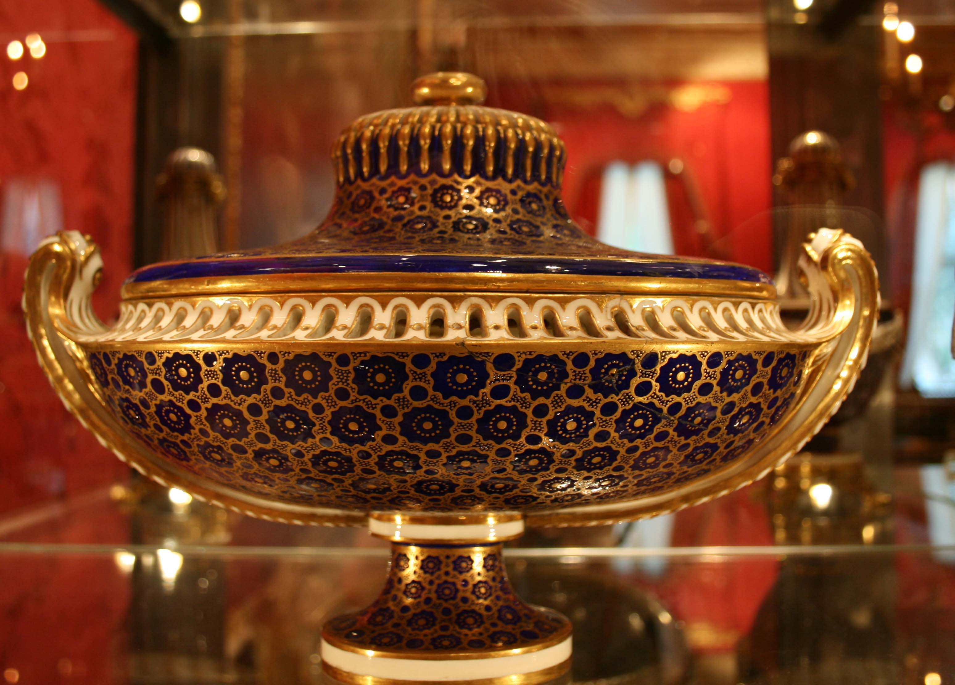 Allison Wiffen Ceramics - Bespoke work for The Wallace Collection